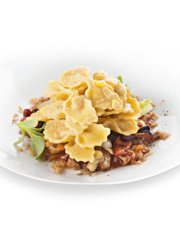 Strichetti all’uovo con triglia, cicerchia e melograno sotto aceto